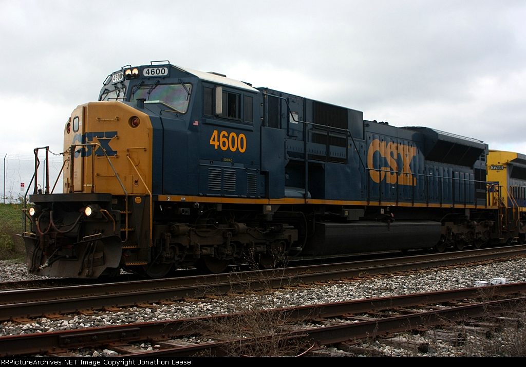Built as Conrail 4124, then becoming CSX 810, this SD80MAC is now CSX 4600